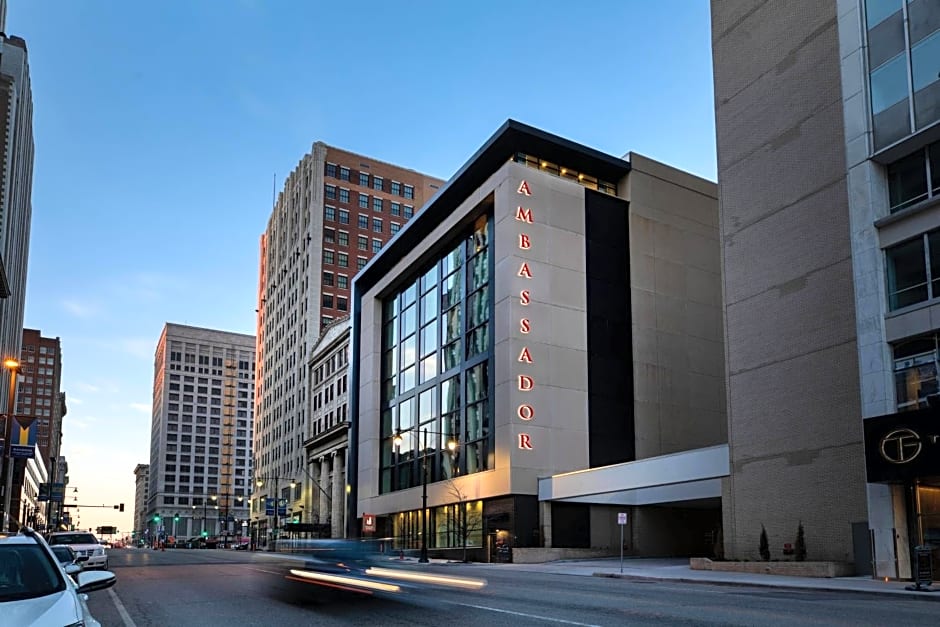 Ambassador Hotel Kansas City, Autograph Collection by Marriott. Rooms