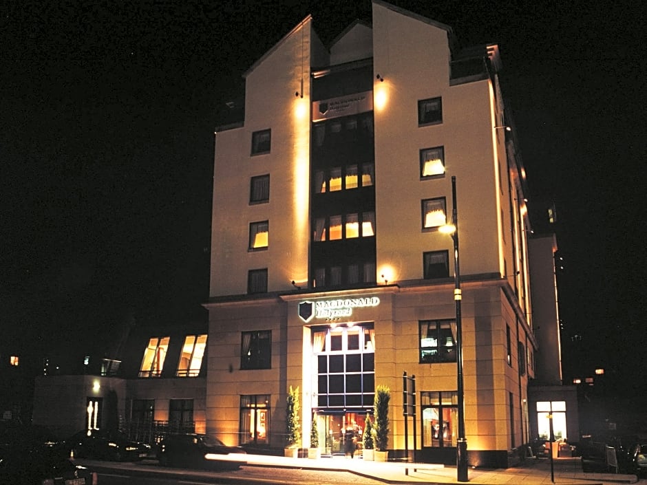 Edinburgh Marriott Hotel Holyrood. Rates from GBP72.