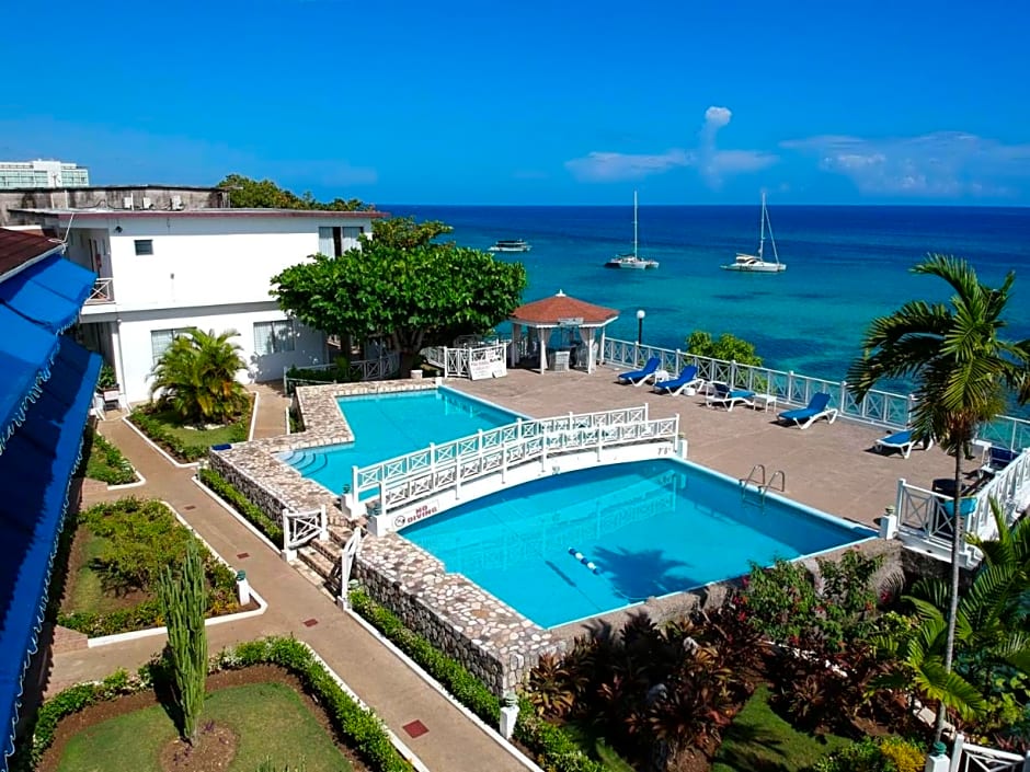 Hibiscus Lodge Hotel, Ocho Rios, Jamaica. Rates from JMD21,072