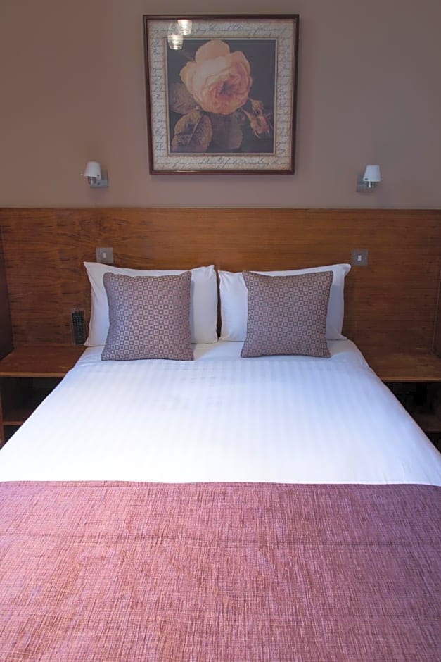 Garden View Hotel, London, United Kingdom. Rooms